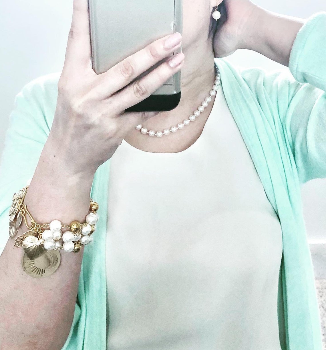 Rear Window Lisa Fremont Grace Kelly Bracelet in Pearl and Gold Charms ...