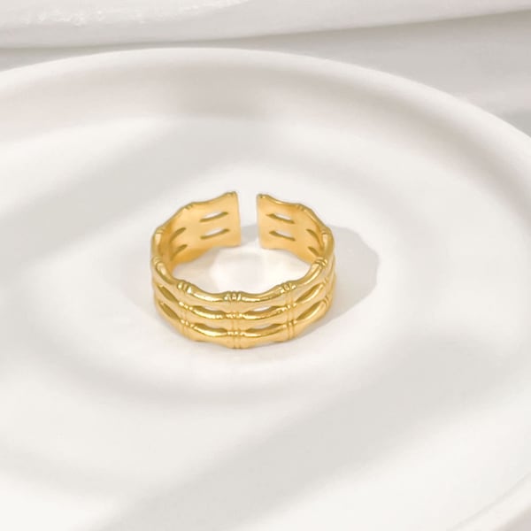 18k Ring - Etsy