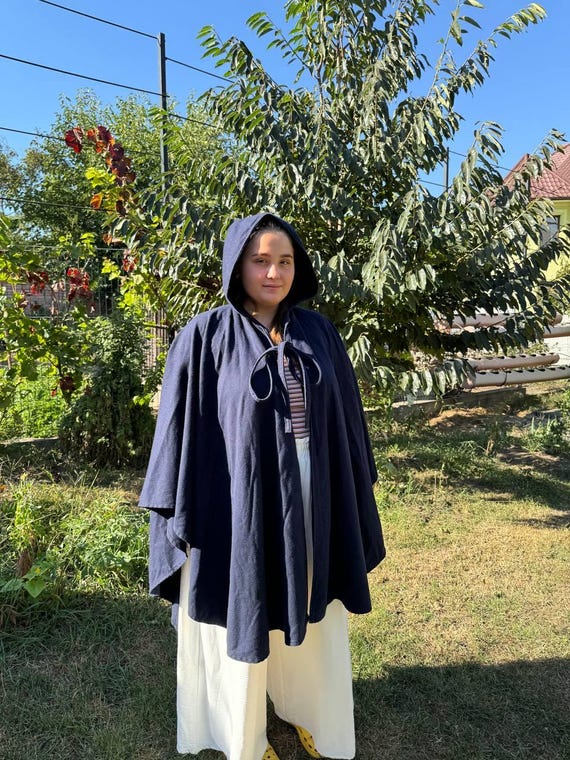 Laura Ashley Navy Wool Cape Cloak 90s Vintage Women’s… - Gem