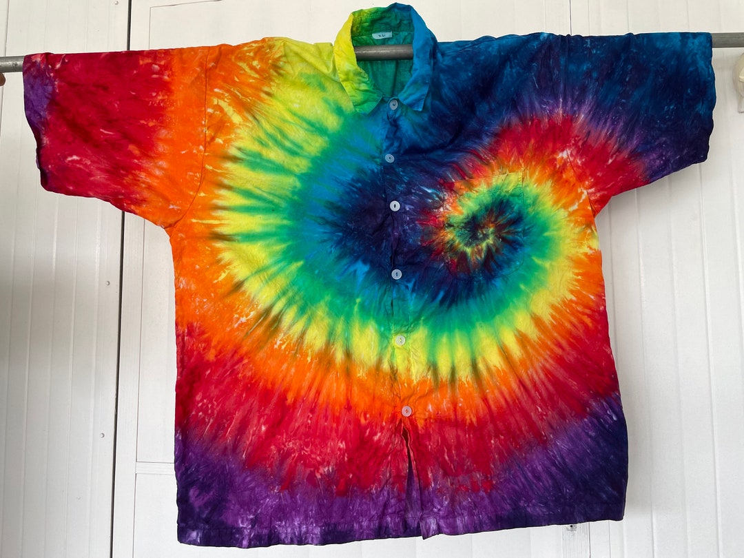 Lightweight Cotton Men’s Buttondown Collared Shirt in Classic Rainbow ...