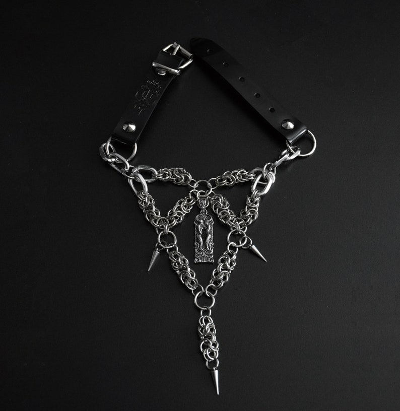 GEMINOS CHAINMAIL CHOKER: Chainmail Necklace With Metal Pendant, Spike ...