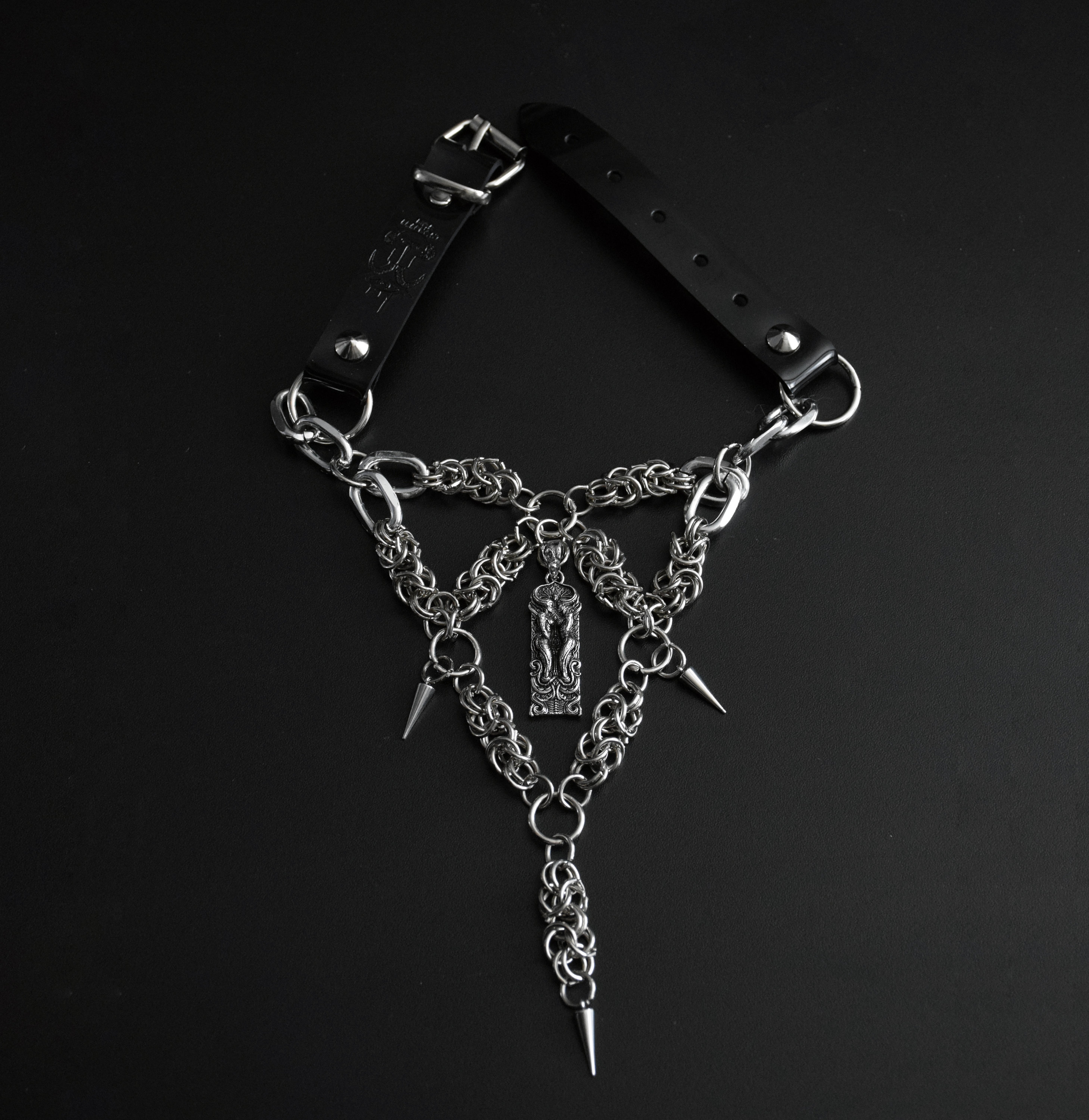 GEMINOS CHAINMAIL CHOKER: Chainmail Necklace With Metal Pendant, Spike ...