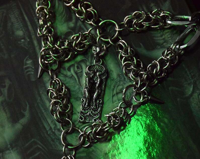 GEMINOS CHAINMAIL CHOKER: Chainmail Necklace With Metal Pendant, Spike ...