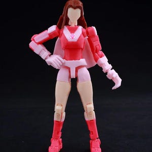 Low Poly Polygon 3D Printed Dynamic Figurines - Invincible and Omni-man ...