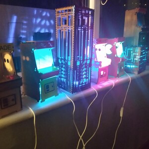 Alien Cube LED Mood Lamp Wood Remote Control Cypherpunk Futuristic ...