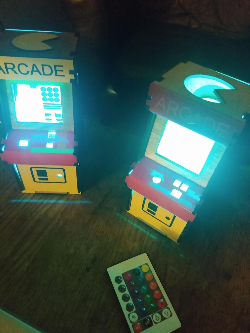 Retro Arcade Machine Mood Light - LED Desk Lamp With USB Power ...