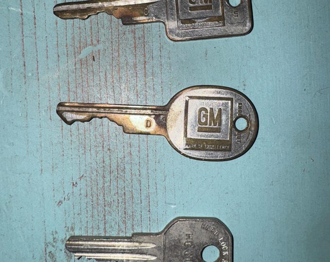 Vintage Set of GM Car Keys Ignition, Door & Gas General Motors USED ...