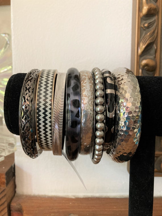 8/ Stack of Bangles / Black & Silver/ Vintage Bangle … - Gem