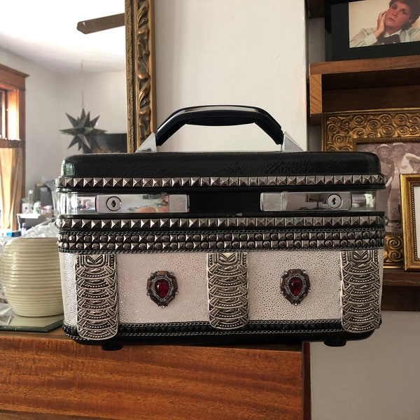 Vintage Train Case - Etsy