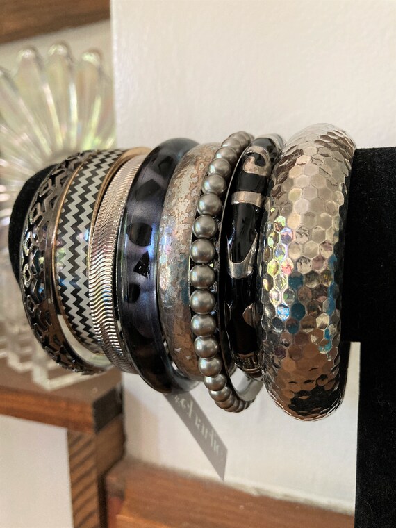 8/ Stack of Bangles / Black & Silver/ Vintage Bangle … - Gem