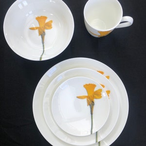 Pressed Daffodil Plates, Floral Decor, Pressed Flower Plates, Hostess ...