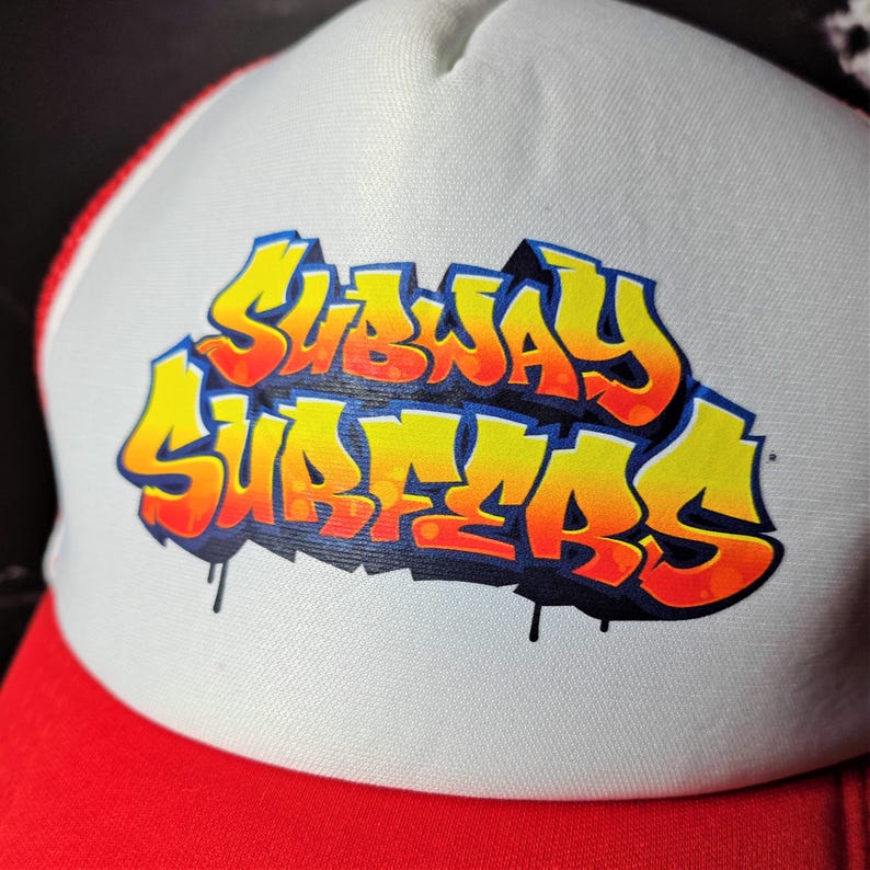 SUBWAY SURFERS Cappello Trucker Jake, Sub Surf Rosso e Bianco 2 Design ...