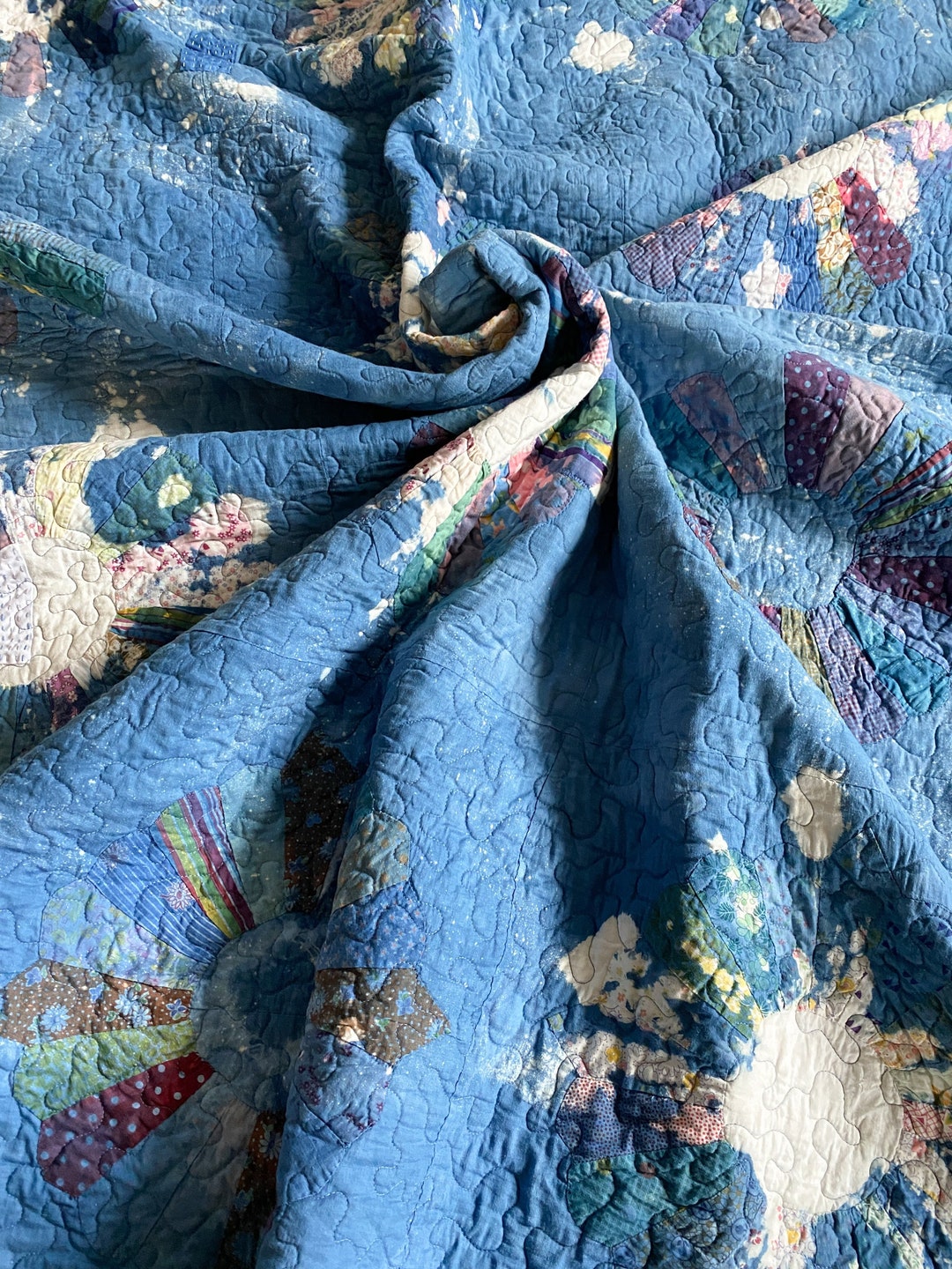 Indigo and Bleach Dyed Vintage Dresden Plate Quilt - Etsy