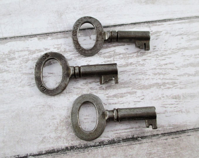 Three Little Vintage Barrel Keys Eagle Lock Co. - Etsy