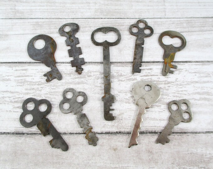 9 Vintage Flat Skeleton Keys (F) - Etsy