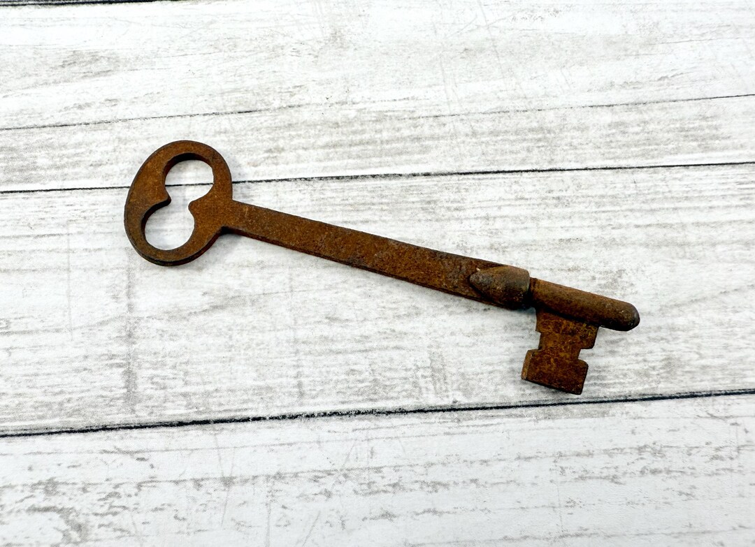 Vintage Rusty Skeleton Key - Etsy