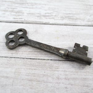 Vintage Barrow Lock Co. Numbered 15 Skeleton Key - Etsy