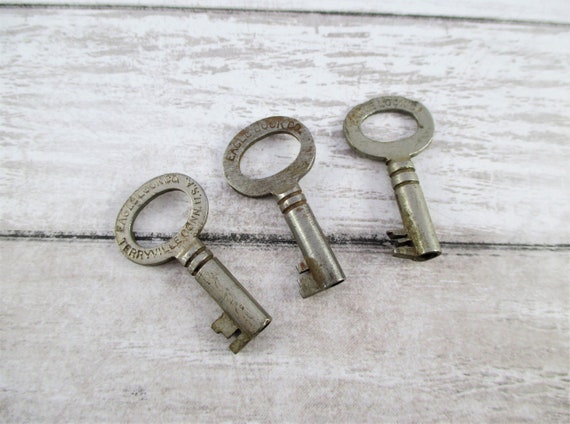 Three Little Vintage Barrel Keys Eagle Lock Co. - Etsy