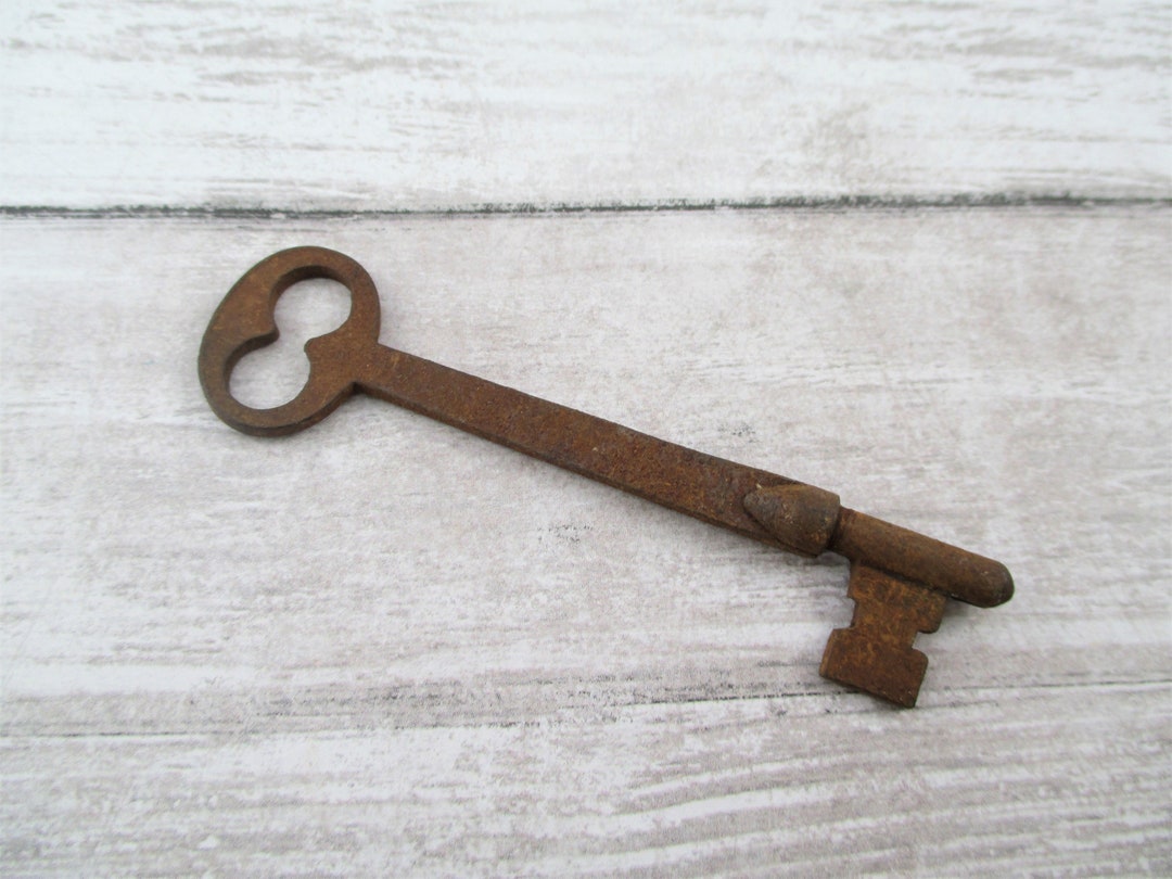 Vintage Rusty Skeleton Key - Etsy