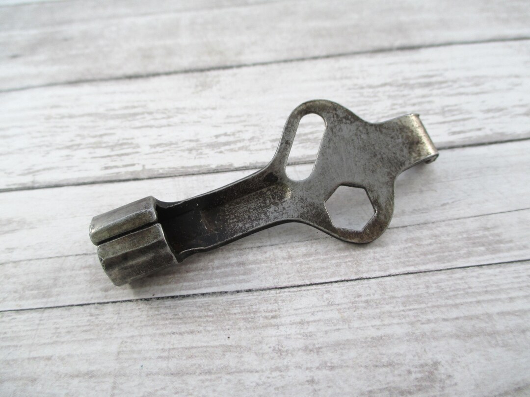 Large Vintage Skate Key A7 - Etsy