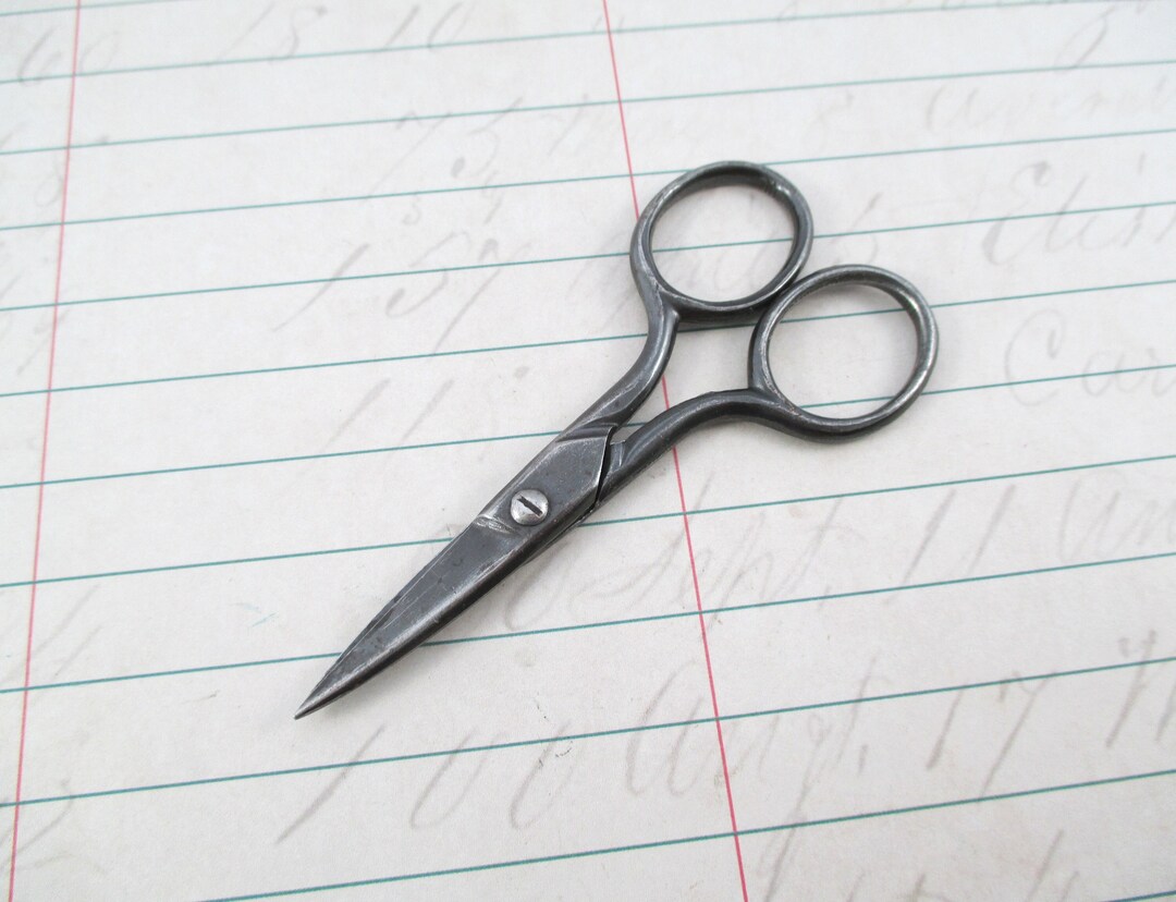 Little Pair Vintage Sewing Scissors - Etsy
