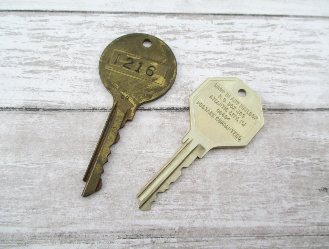 Pair of Vintage Hotel Room Keys - Etsy