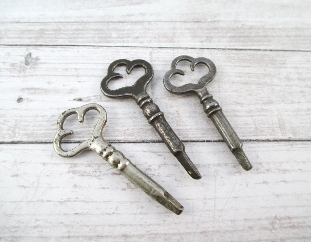 Three Vintage Winding / Sewing Machine Keys - Etsy