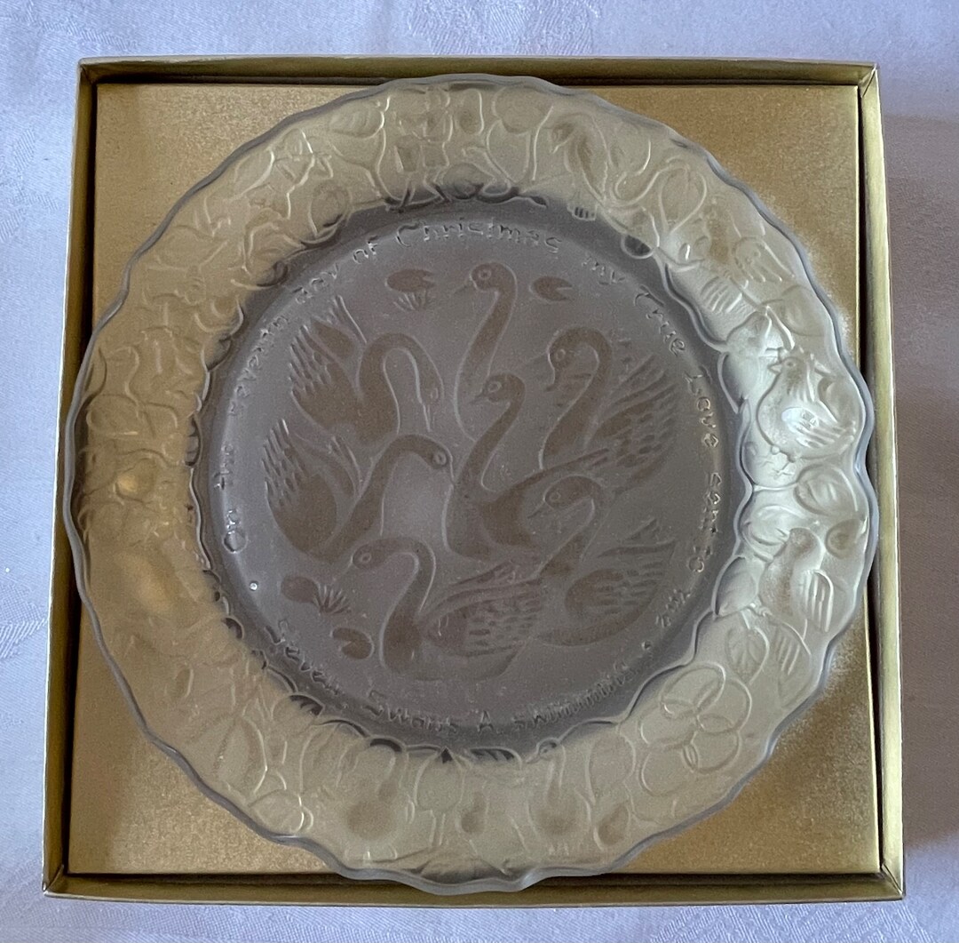 Vintage Imperial Satin Glass “seven Swans a Swimming” - Etsy