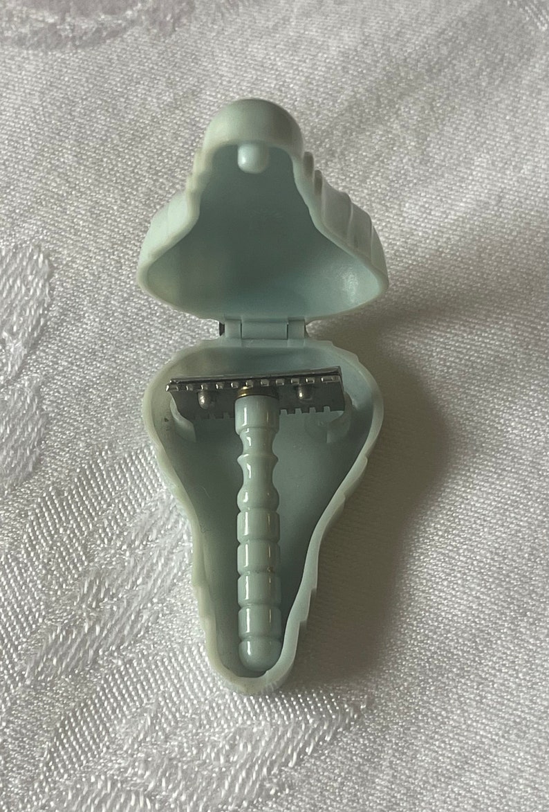 Vintage Gillette Kewtie Little Razor in Clamshell Case / - Etsy