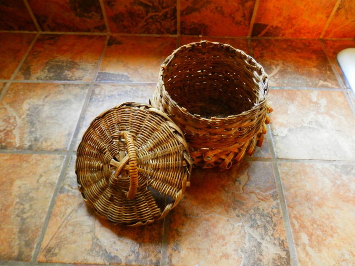 Hand Woven String or Yarn Reed Basket With Curls in Walnut Stain - Etsy