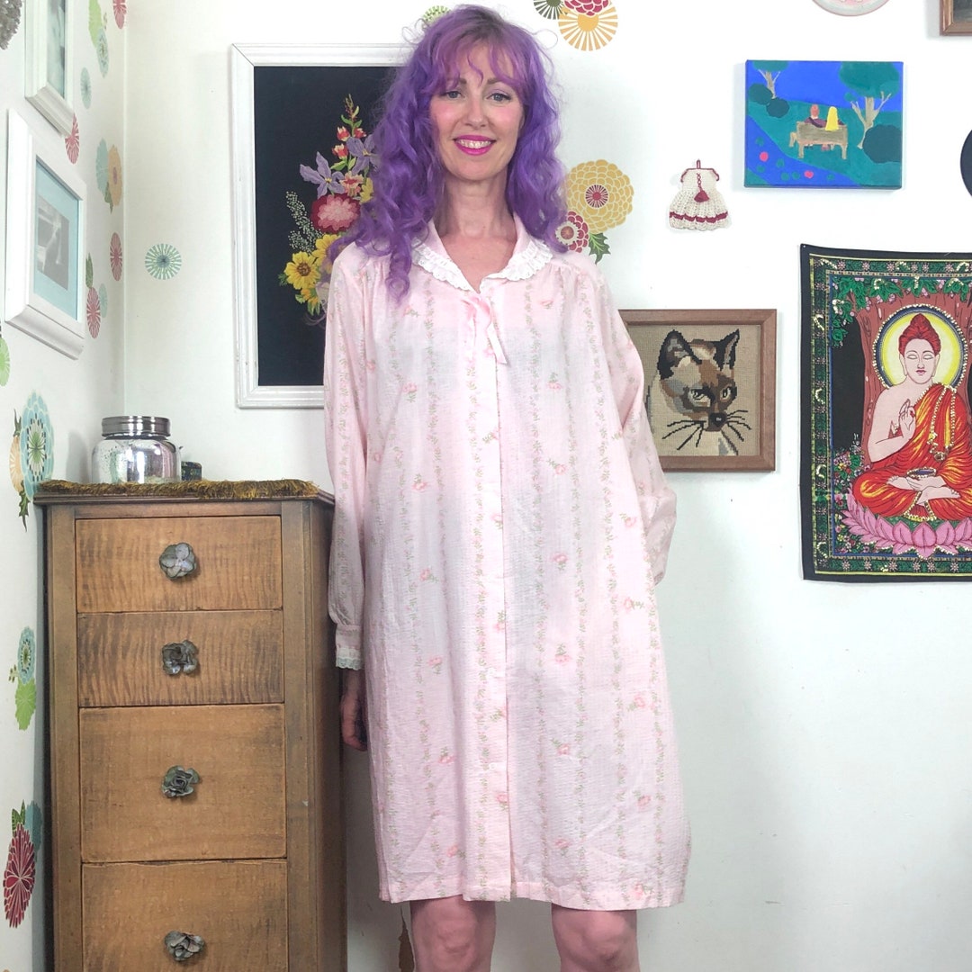 Vintage Pink Floral Housecoat, 1970s Flower Print Seersucker Robe With ...