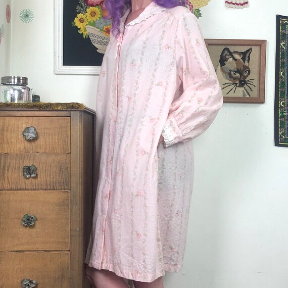 Vintage Pink Floral Housecoat, 1970s Flower Print See… - Gem