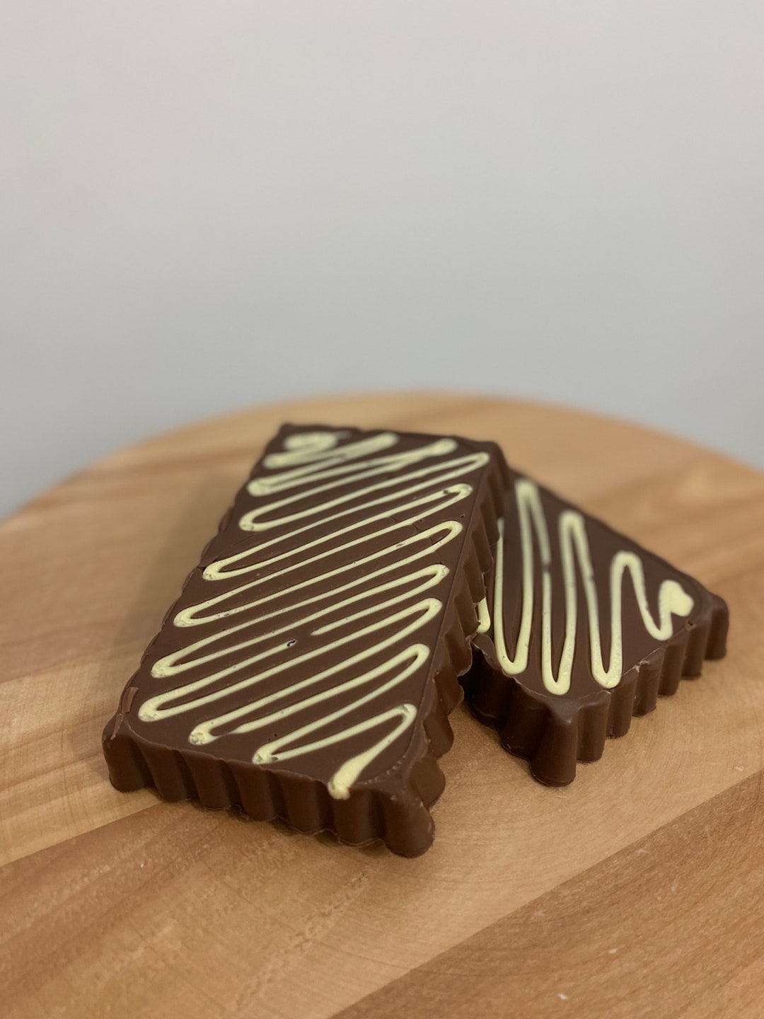 2 Pieces Kunafa Pistachio Milk And Dark Chocolate Bar Inspired By The