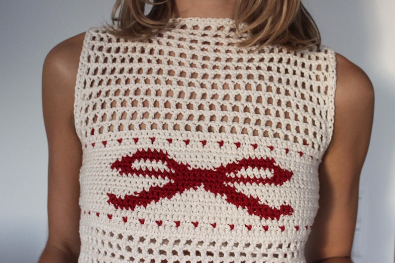 Bow Top Crochet Pattern – Bow & Mini Hearts Design Made-to-measure - Etsy
