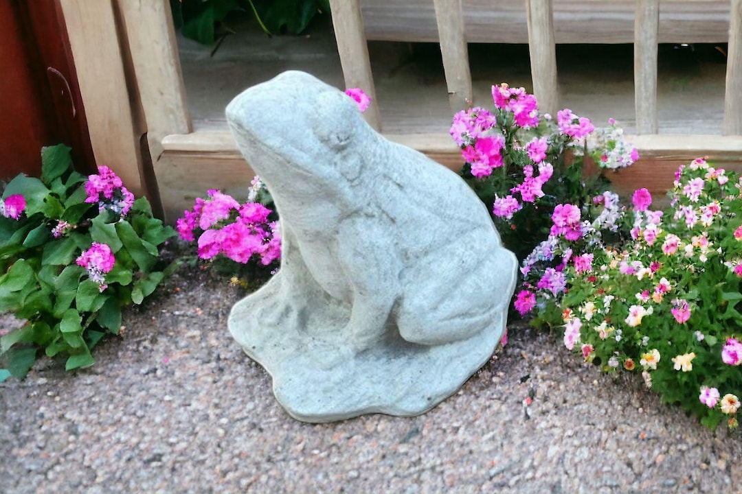Upright Frog, Garden Figure, Sitting Frog, Detailed Toad, Wild Life Art ...