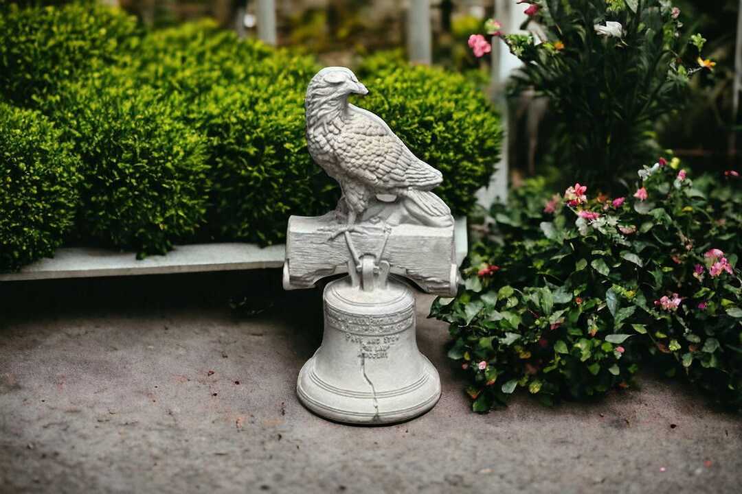Eagle on Liberty Bell, Guardian Eagle, Eagle Statue, Bird Figure ...