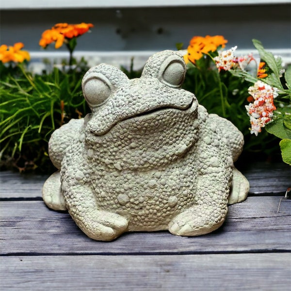 Concrete Toad - Etsy