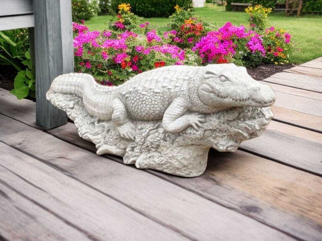 Crocodile on Stump, Crocodile Figure, Alligator Sculpture, Detailed ...