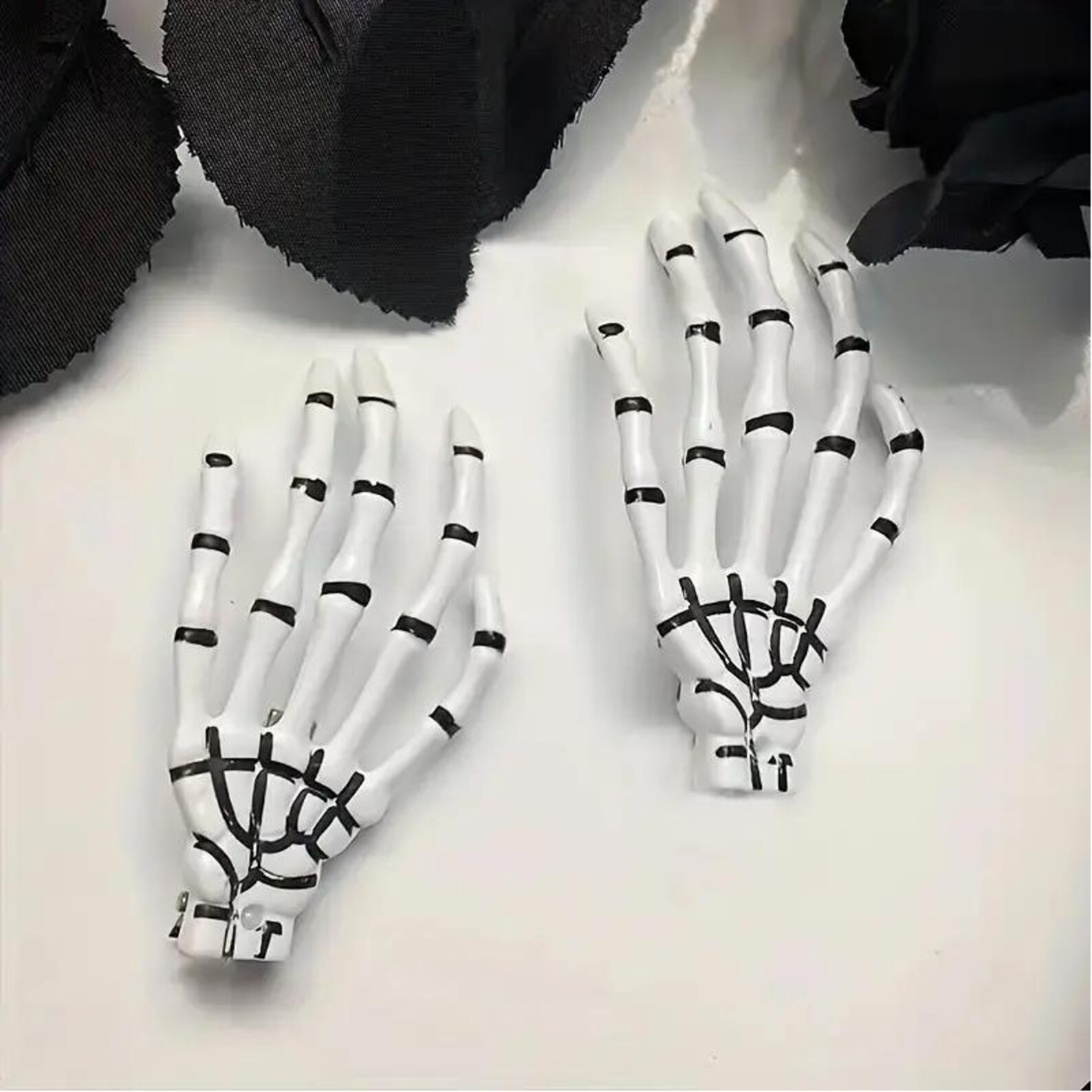 Set of 2 Halloween Skeleton Claw Hair Clips | Spooky Gothic Hair ...