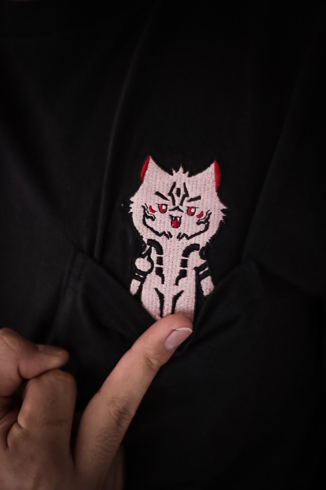 JJK Sukuna Cat Embroidered Peekaboo Pocket T-shirt | Jujutsu Kaisen Unisex Pocket Tee | Ryomen ...