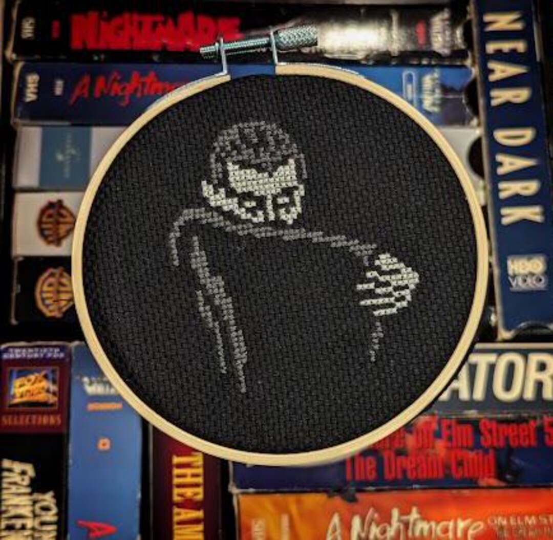 Mini Dracula - an Icons of Horror Silver Screams! Cross Stitch Pattern ...
