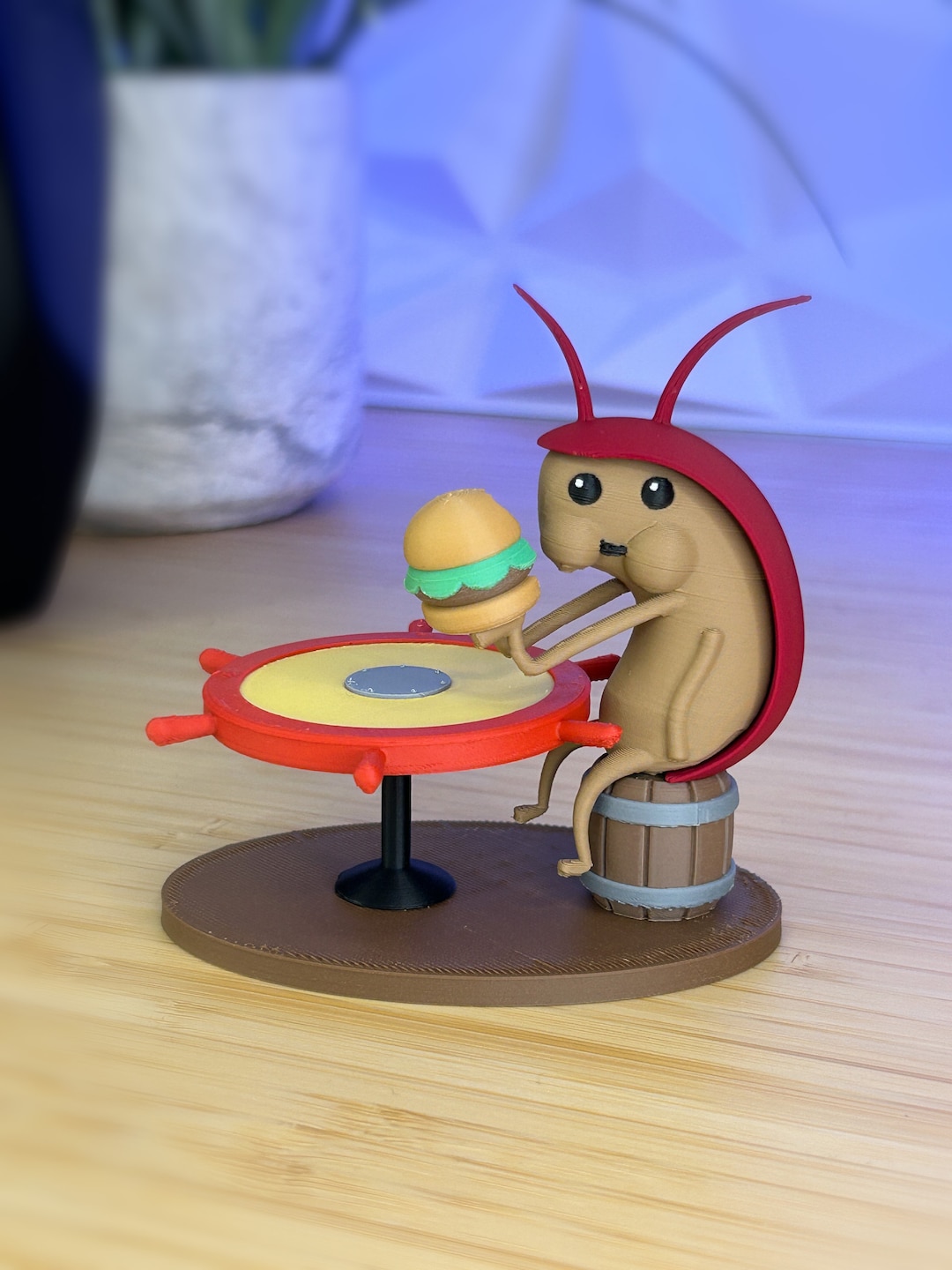 Cockroach Eating Burger Figurine | 3D Printed - Etsy