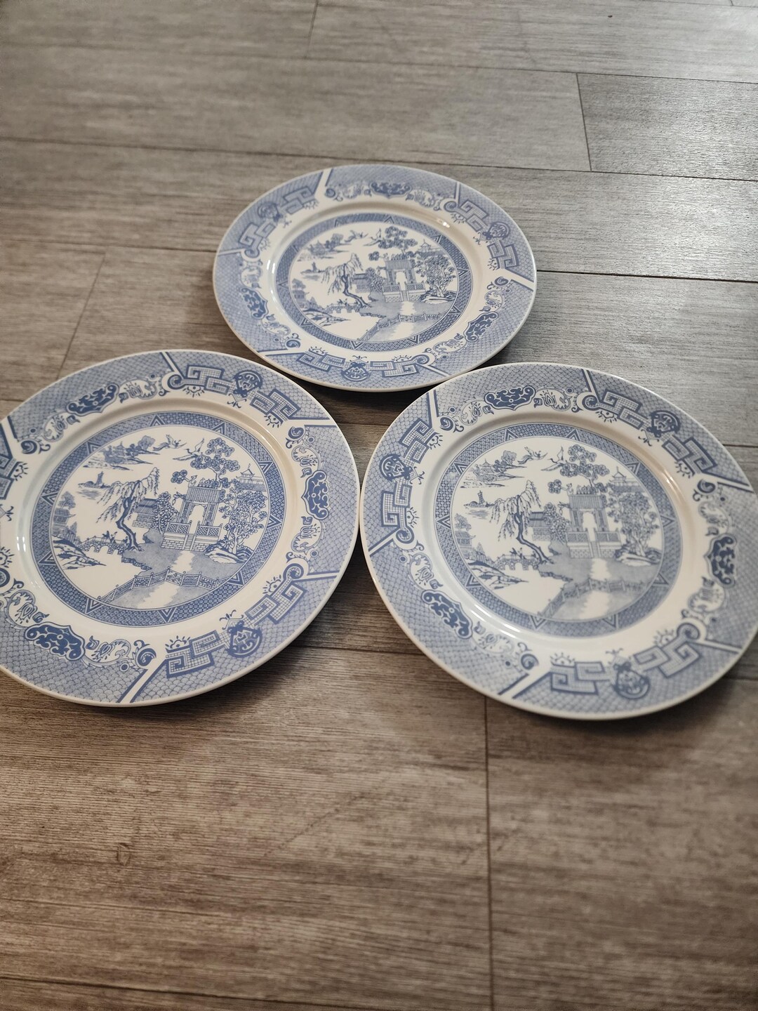 Blue Willow Pattern Plates. - Etsy