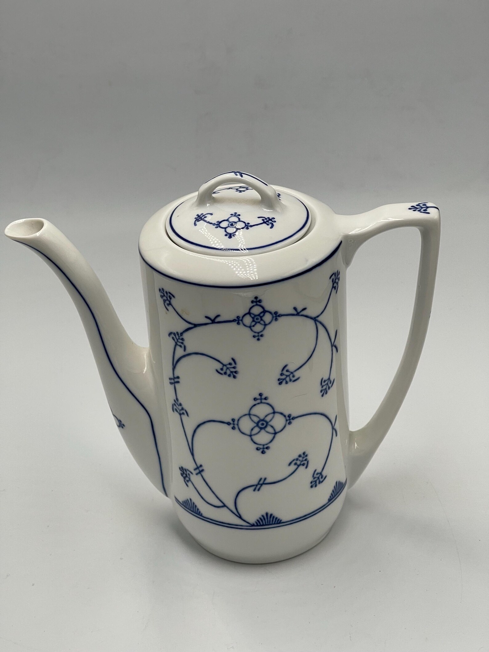 Jager Eisenberg VTG GDR East Germany Tea Pot Painted Blue Flowers W/lid ...