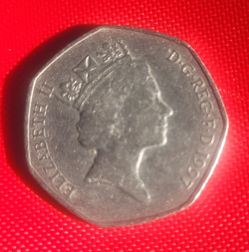 Rare Collectable 50p Coin Britannia Queen Elizabeth II London UK Money ...