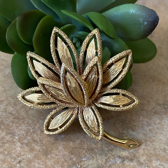 avon vintage brooch gold - Gem