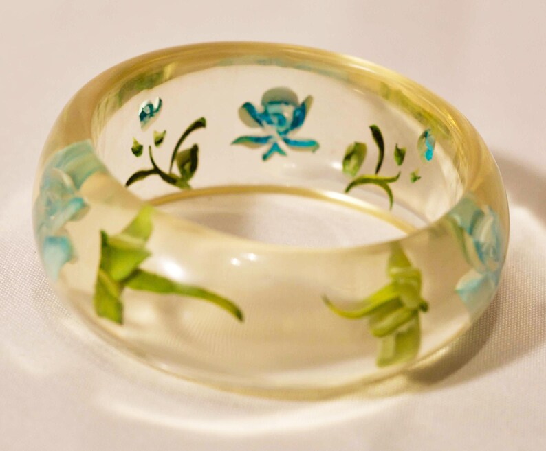 Vintage 1960s Chunky Lucite HUGE REVERSE CARVED Bracelet Bangle Clear ...