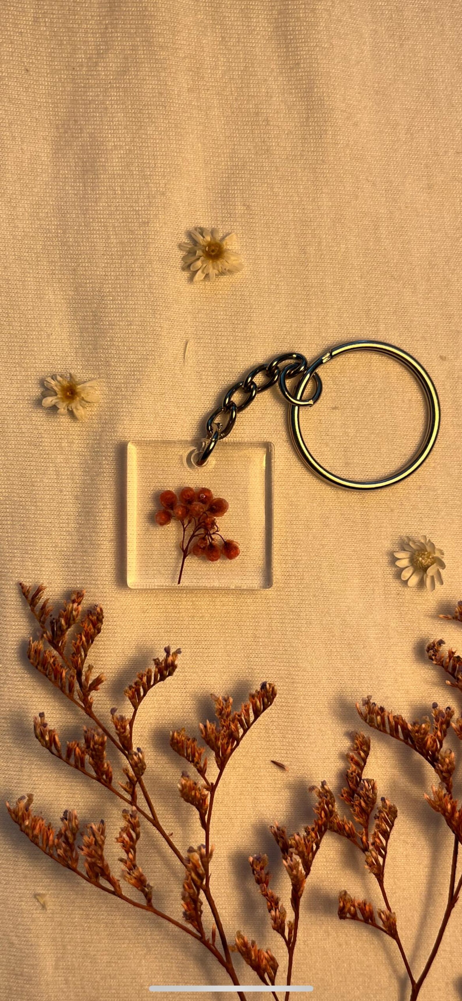 Borderless Dried Flower Resin Keychains - Etsy
