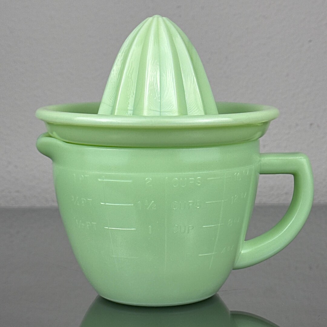 Uranium Jadeite Vintage Measuring Cup W/ Juicer Green Jadeite Rare ...