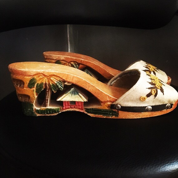 1960's Carved and embroidered clogs - Gem